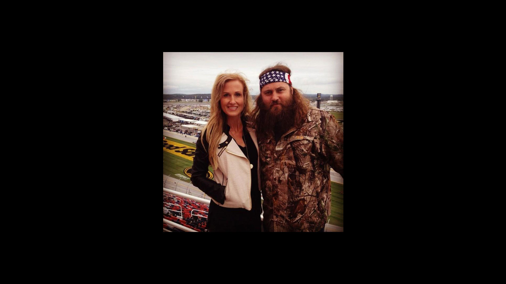 Happy Happy Happy Robertsons - Duck Dynasty | A&E
