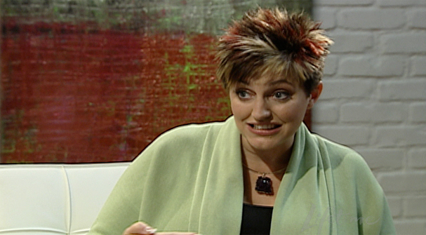 Watch Lisa Williams: "Voices From the Other Side" Promo Clip | Lifetime