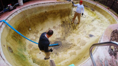 Ashlee - Zombie House Flipping Cast | A&E